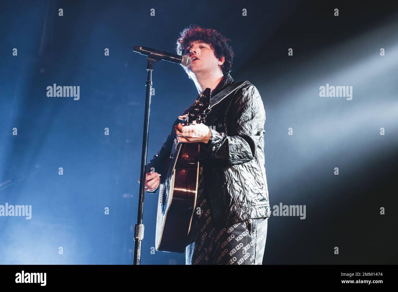 BARCELONA - JAN 28: The Kooks (band) perform in concert at Razzmatazz ...