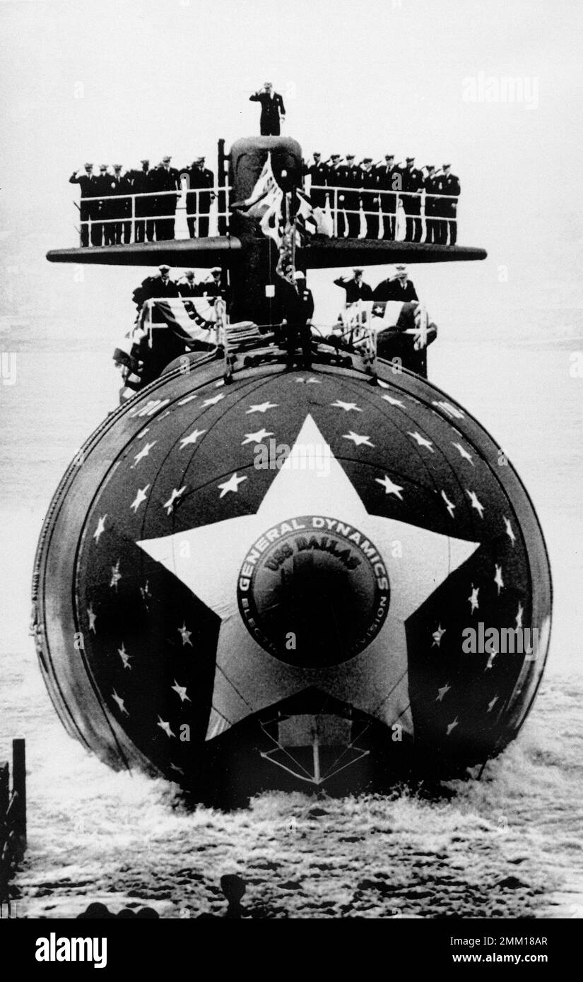 With its crew lined up aboard, the nation's newest 688 Class nuclear ...