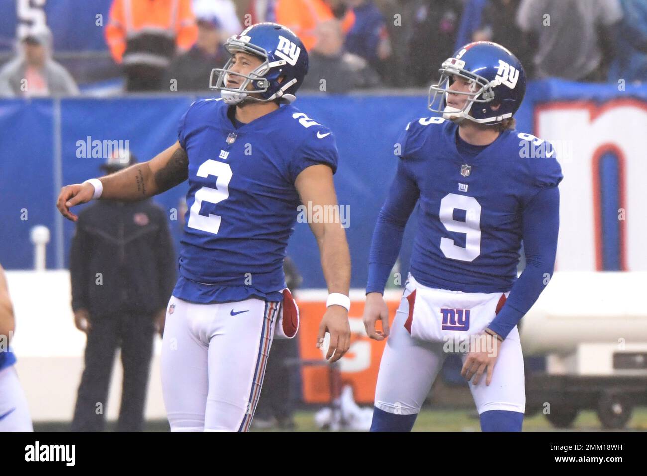 New York Giants kicker Aldrick Rosas (2) and holder Riley Dixon (9 ...