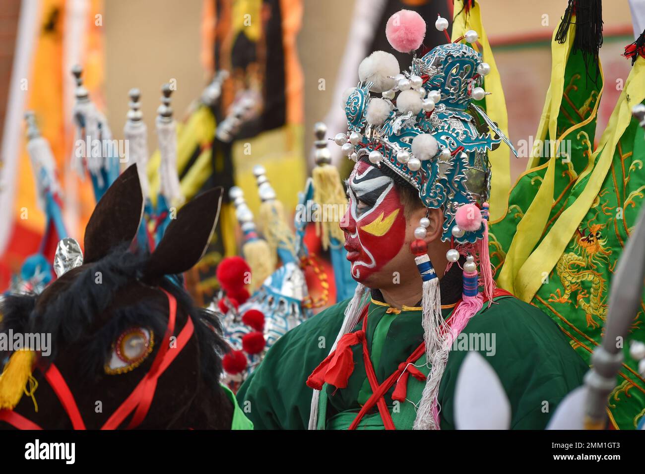 Actors in ancient costumes hi-res stock photography and images - Alamy
