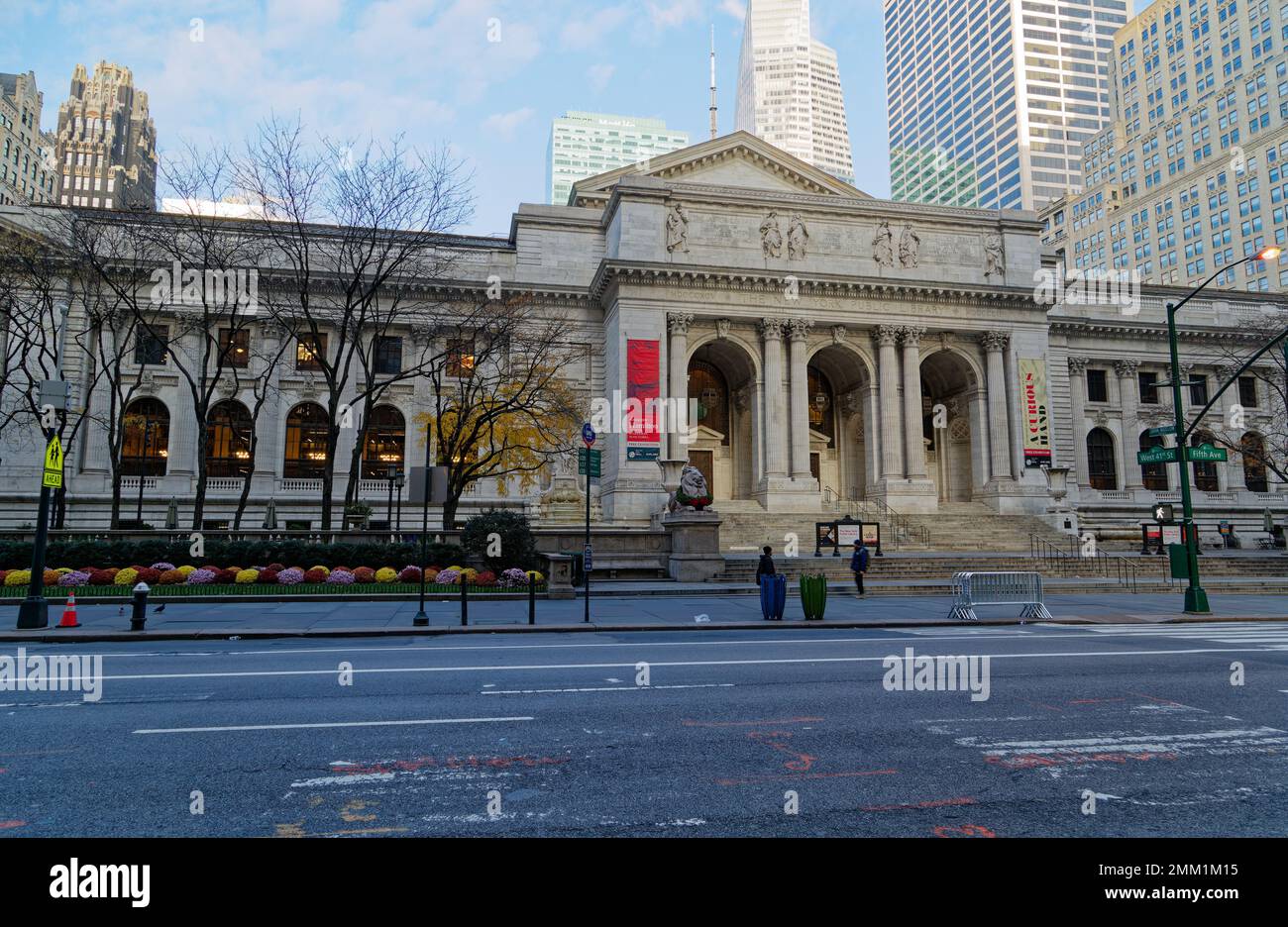Library lions Patience and Fortitude guard the main entrance of the New ...