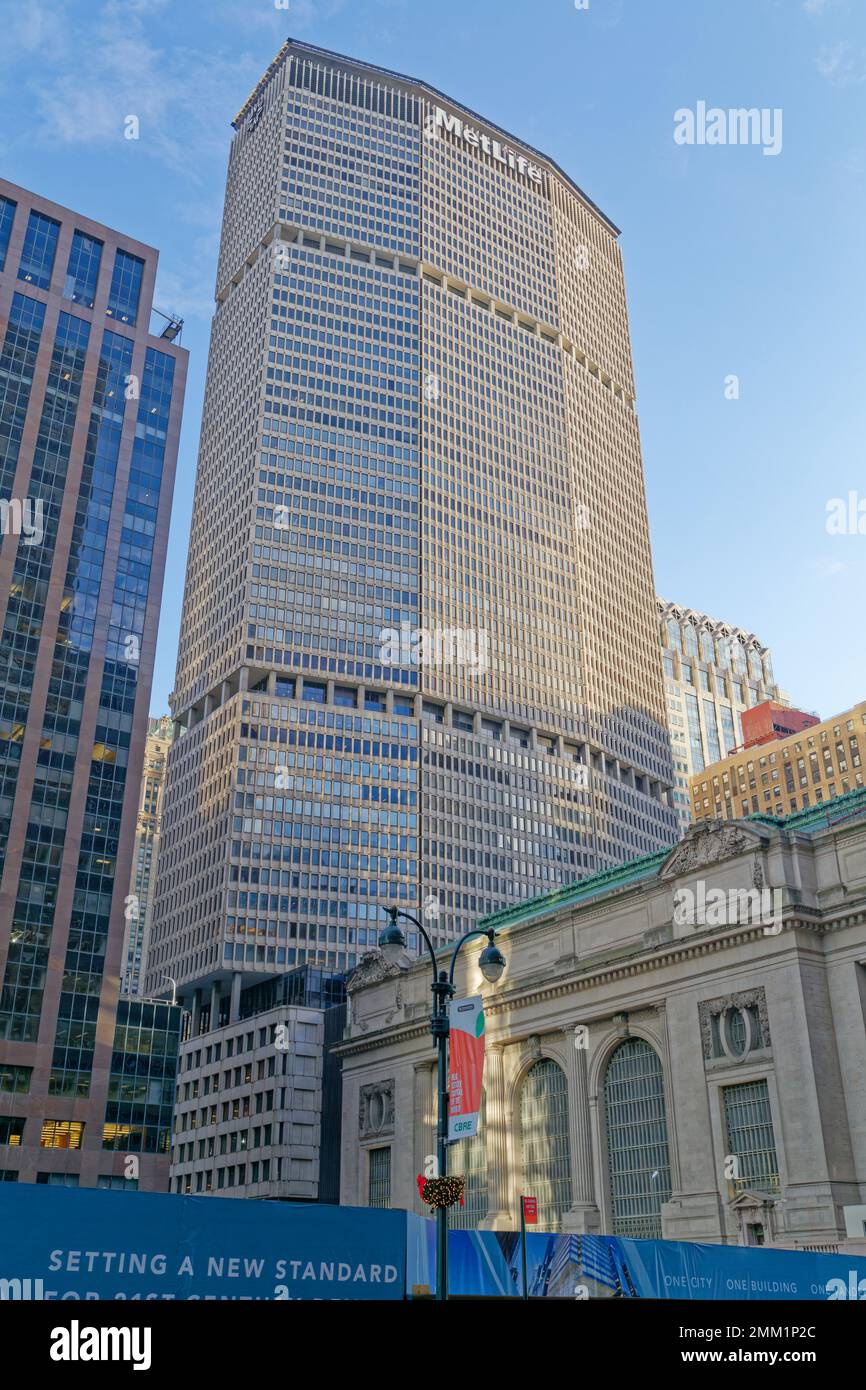 Rare view of Met Life Building (ex-Pan Am Building): After the site of ...