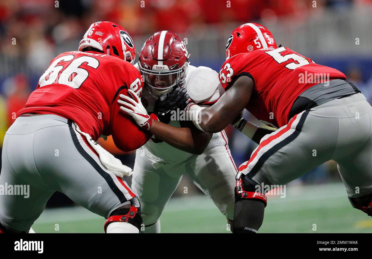 Georgia offensive lineman Solomon Kindley (66) and Georgia center ...