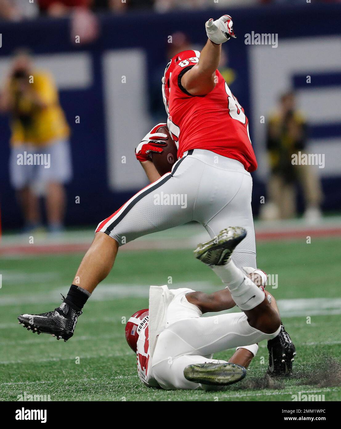 Georgia tight end Charlie Woerner (89) runs past Alabama defensive back ...