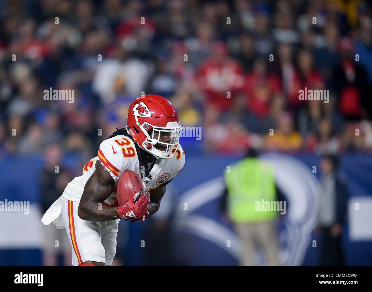 Kansas City Chiefs defensive back Tremon Smith returns a kick off ...