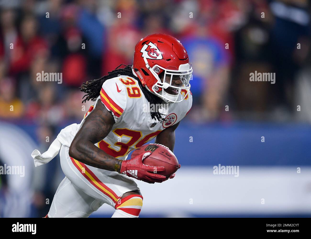 Kansas City Chiefs defensive back Tremon Smith returns a kick off ...