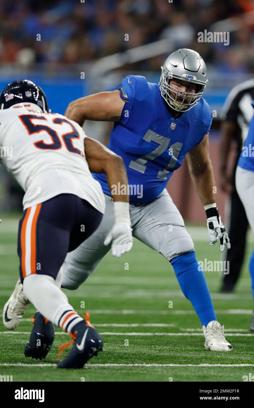 Detroit Lions offensive tackle Rick Wagner (71) sets to block against ...