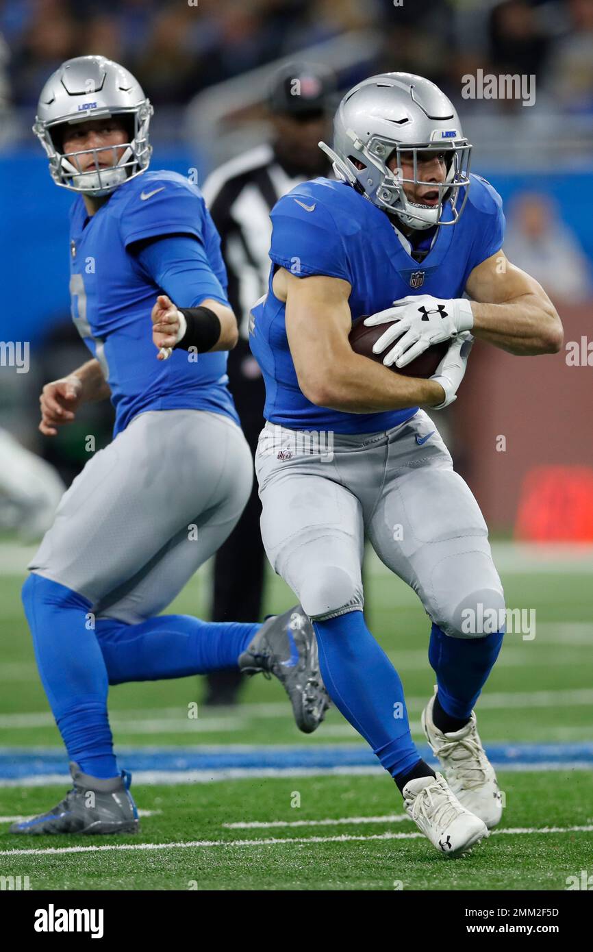 Detroit Lions running back Zach Zenner (34) runs the ball against the ...