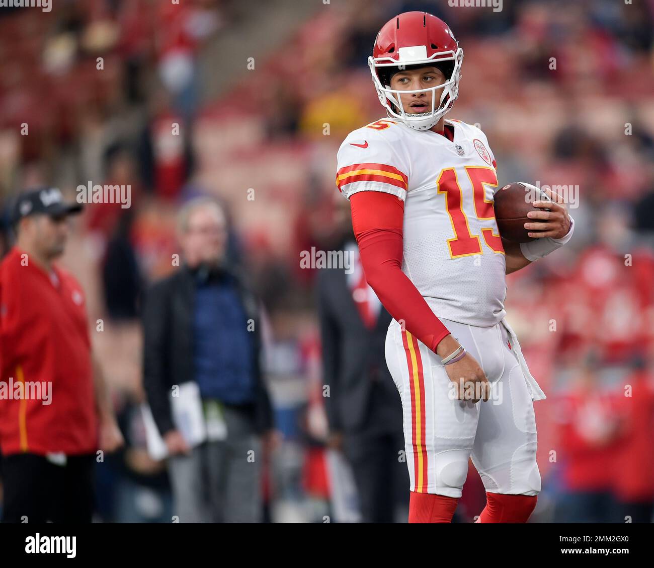 Kansas City Chiefs quarterback Patrick Mahomes warms up before an NFL ...