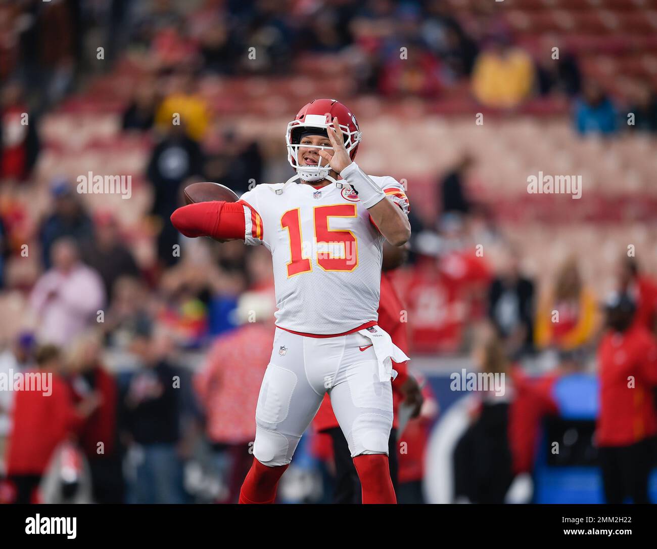 Kansas City Chiefs quarterback Patrick Mahomes warms up before an NFL ...