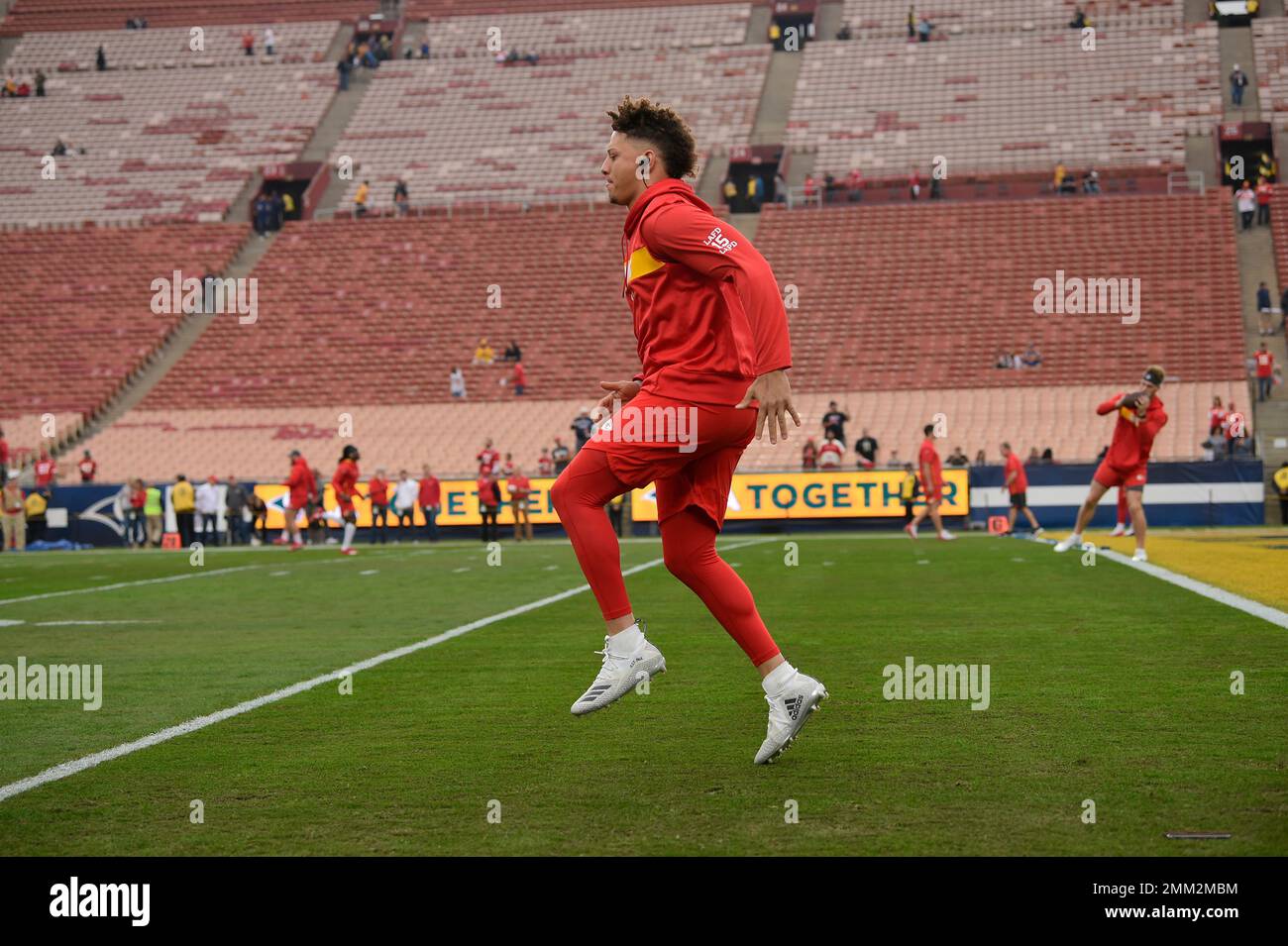 Kansas City Chiefs quarterback Patrick Mahomes warms up before an NFL ...