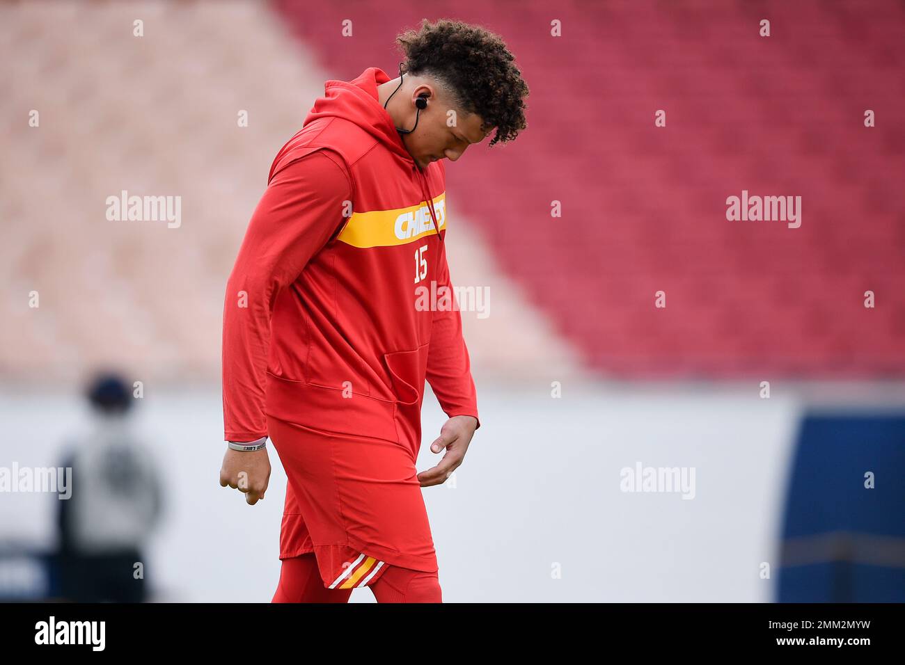 Kansas City Chiefs quarterback Patrick Mahomes warms up before an NFL ...