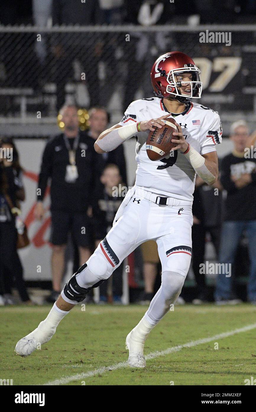 Cincinnati quarterback Desmond Ridder (9) sets up to throw a pass ...