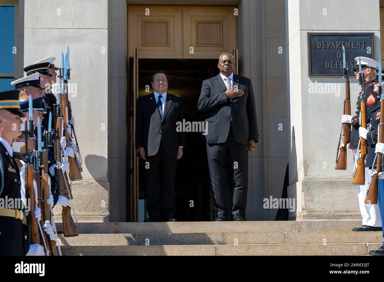 Secretary of Defense Lloyd J. Austin III hosts an honor cordon ...