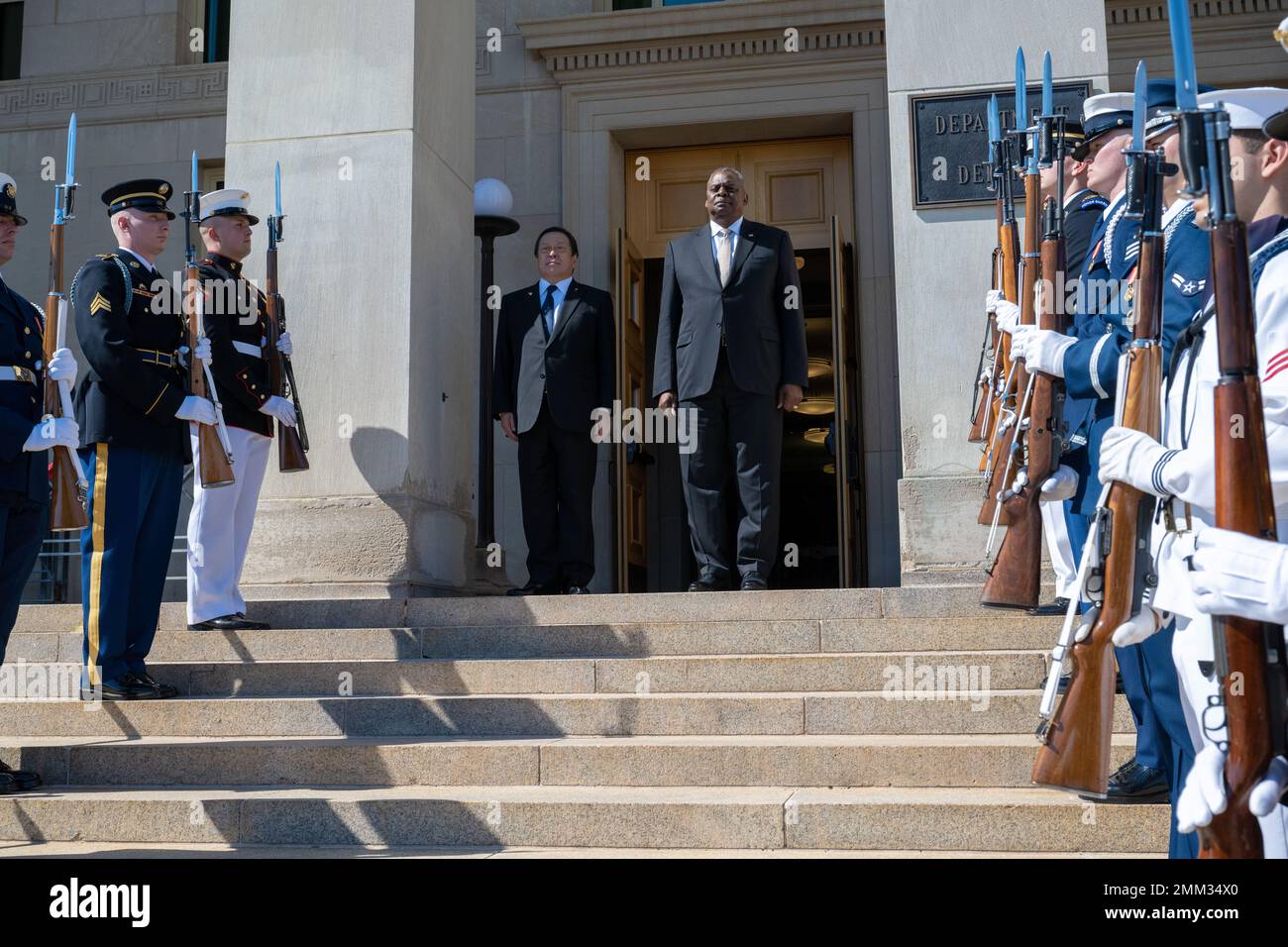 Secretary of Defense Lloyd J. Austin III hosts an honor cordon ...