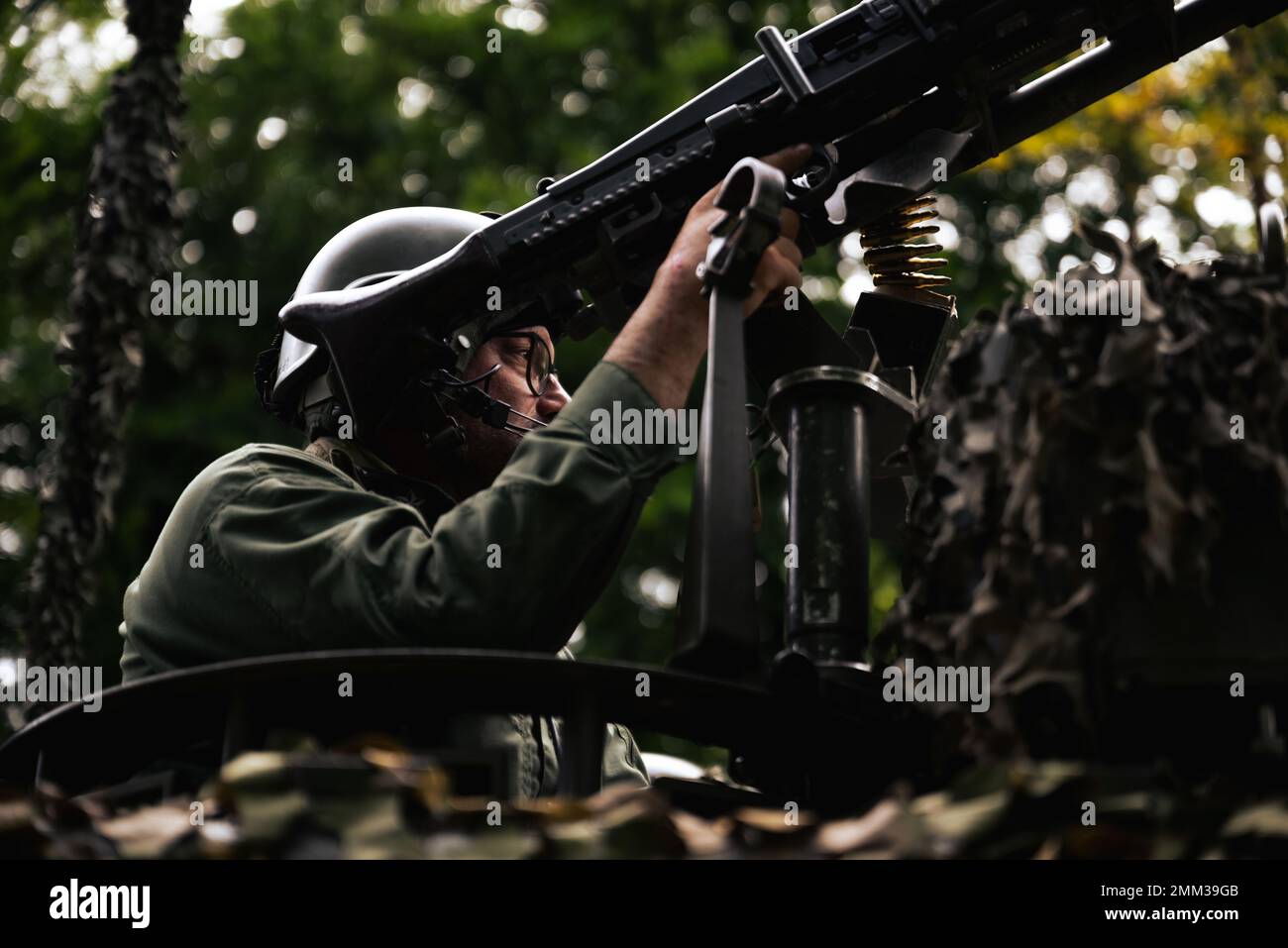 An Italian soldier with 4th Tank Regiment, Garibaldi Brigade mans a ...