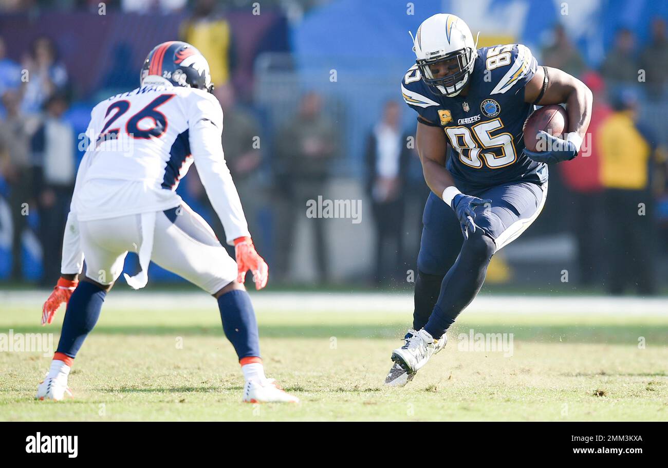 Los Angeles Chargers tight end Antonio Gates runs up the field after a ...