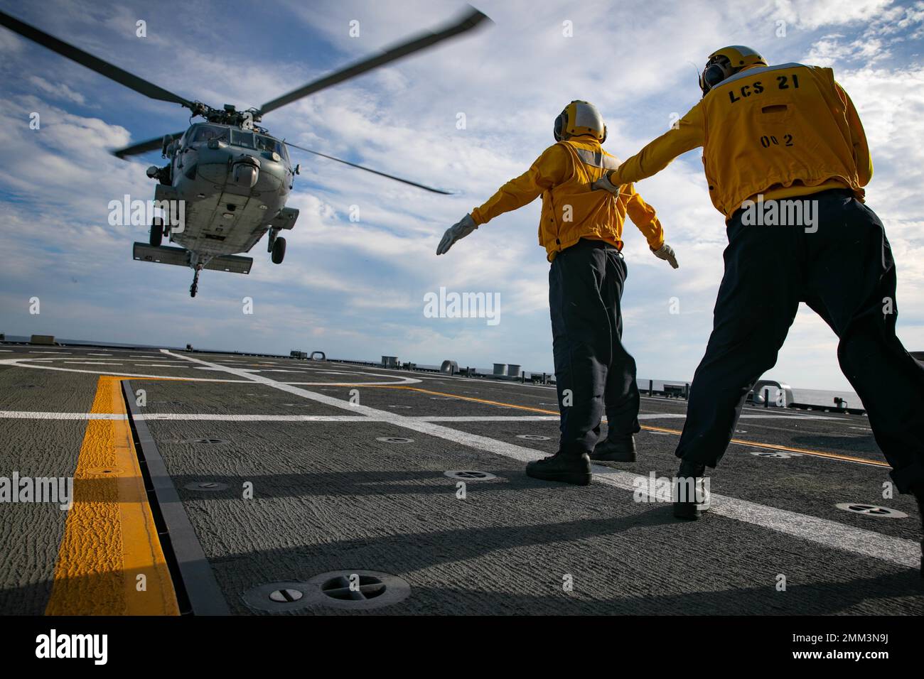 ATLANTIC OCEAN (Sept. 14, 2022) Boatswain’s Mate 2nd Class Kyle Jayroe ...