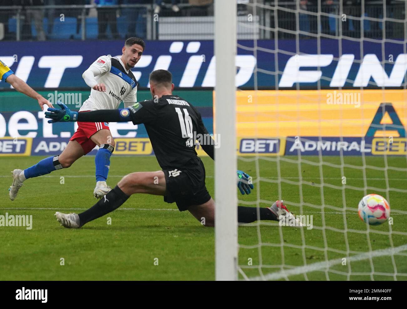 Hamburg, Germany. 29th Jan, 2023. Soccer: 2nd Bundesliga, Matchday 18, Hamburger SV - Eintracht ...