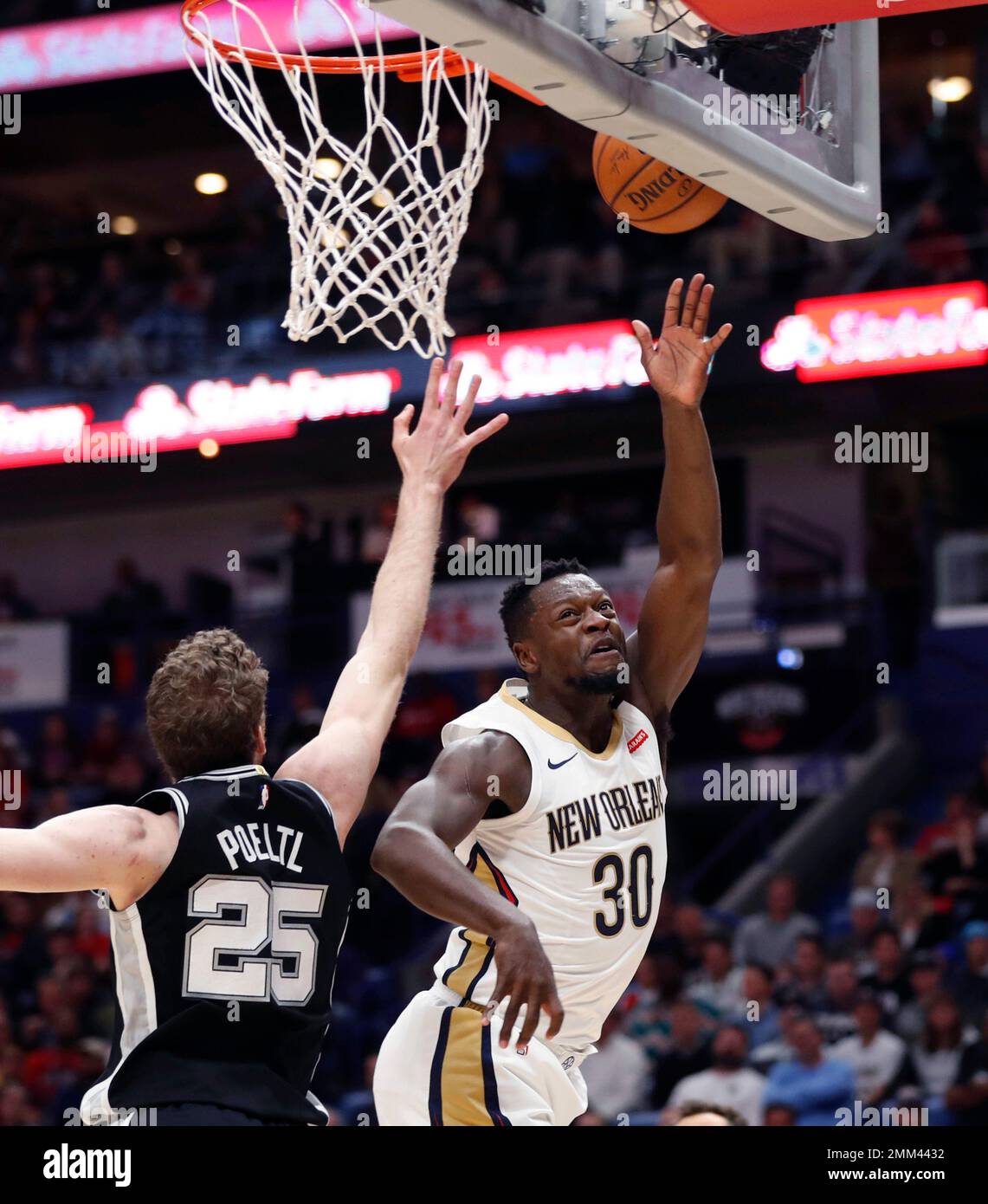 New Orleans Pelicans forward Julius Randle (30) shoots against San ...