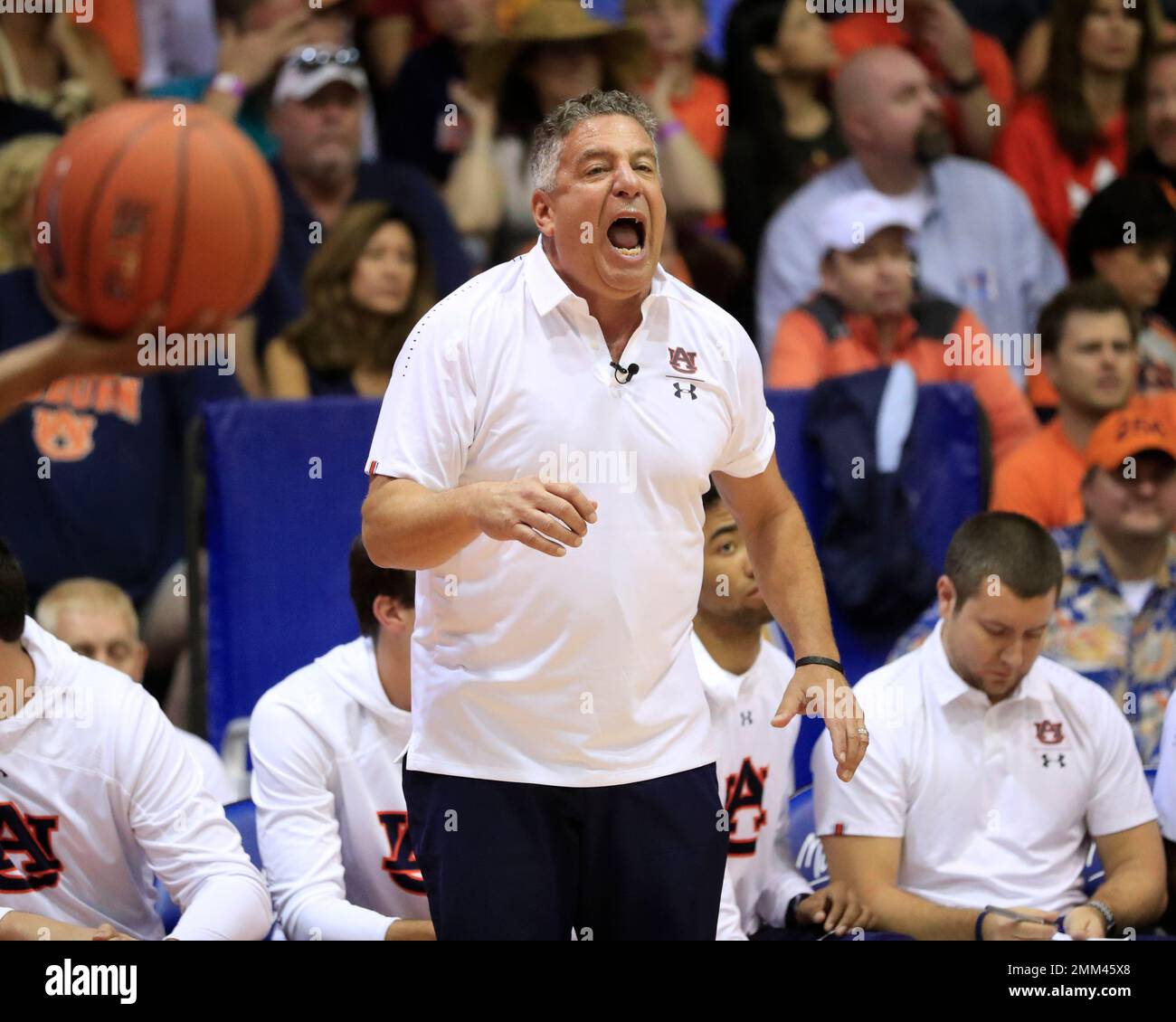 Auburn head coach Bruce Pearl shouts directions to his team during the ...