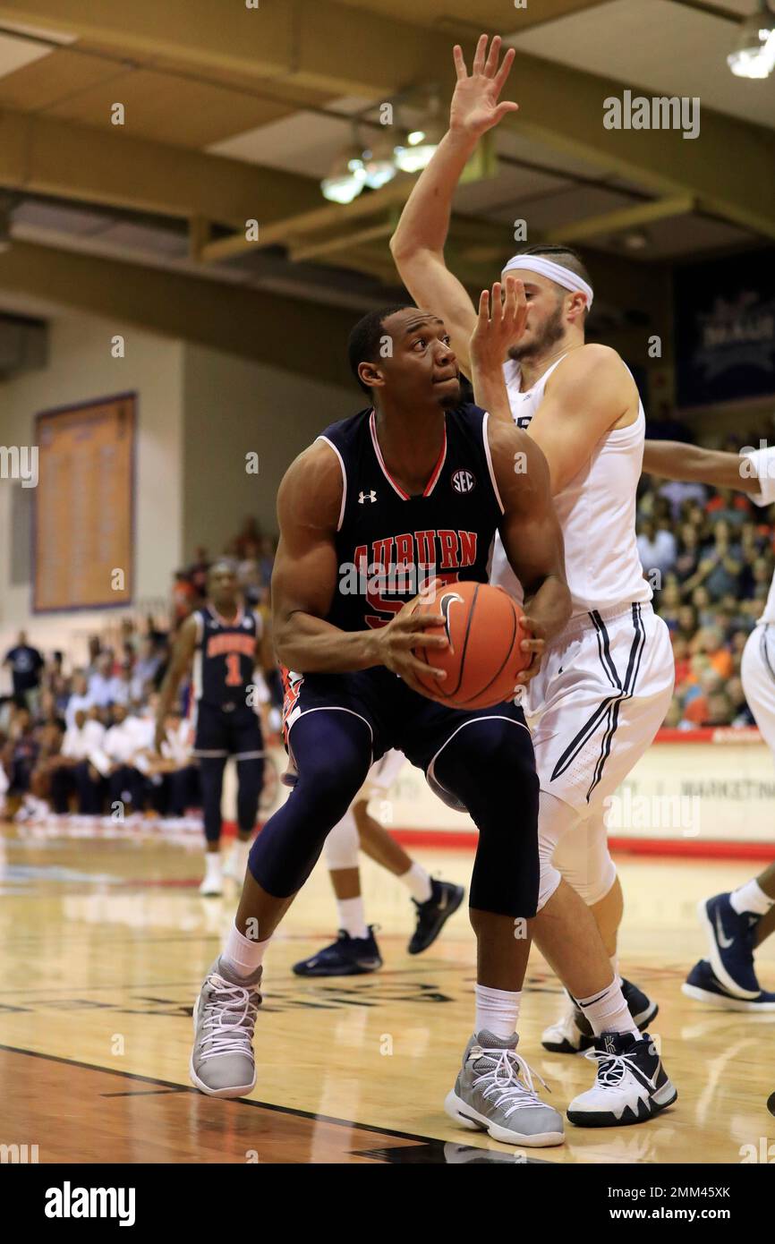 Auburn center Austin Wiley (50) tries to shoot past Xavier forward Zach ...