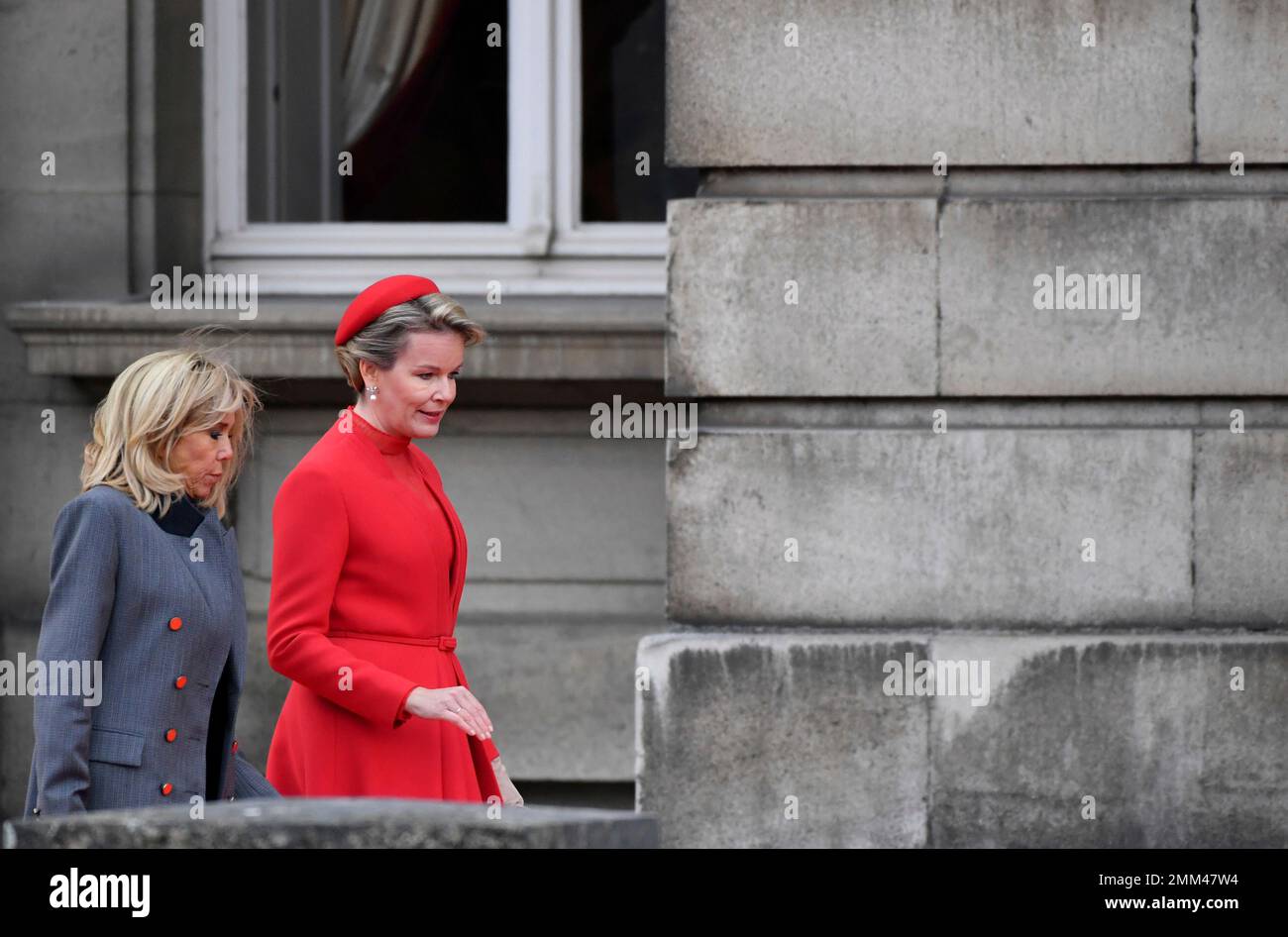 Belgian Queen Mathilde, right, speaks with French first lady Brigitte ...