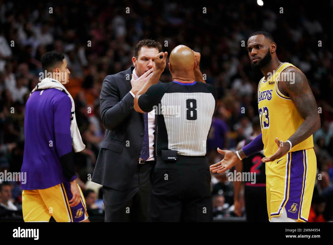 Los Angeles Lakers coach Luke Walton, center, and forward LeBron James ...