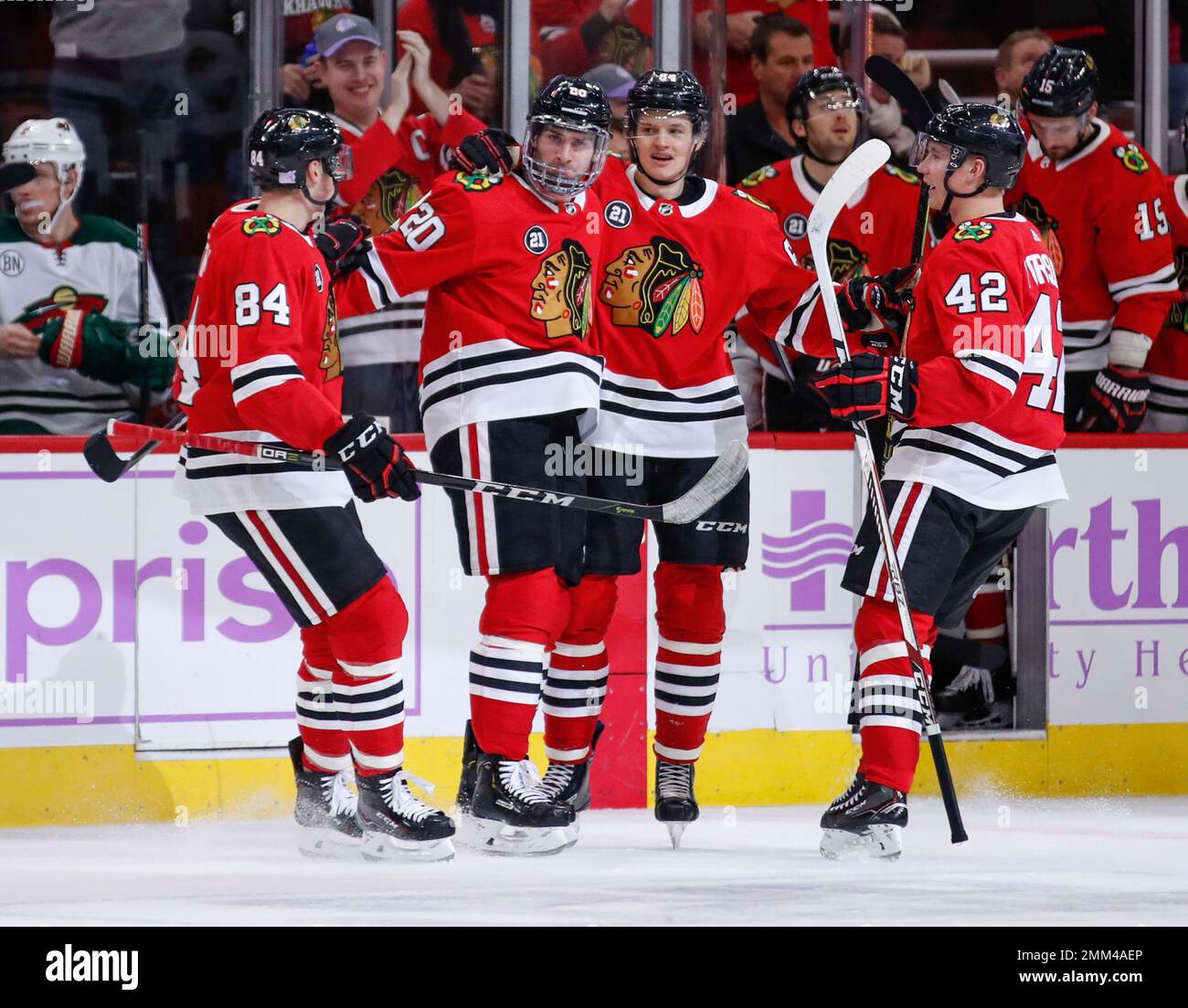 Chicago Blackhawks left wing Brandon Saad (20) celebrates with ...