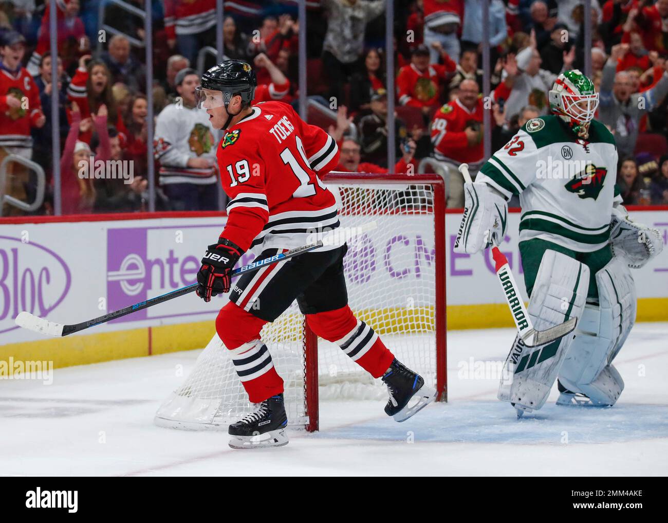 Chicago Blackhawks center Jonathan Toews (19) reacts after scoring ...