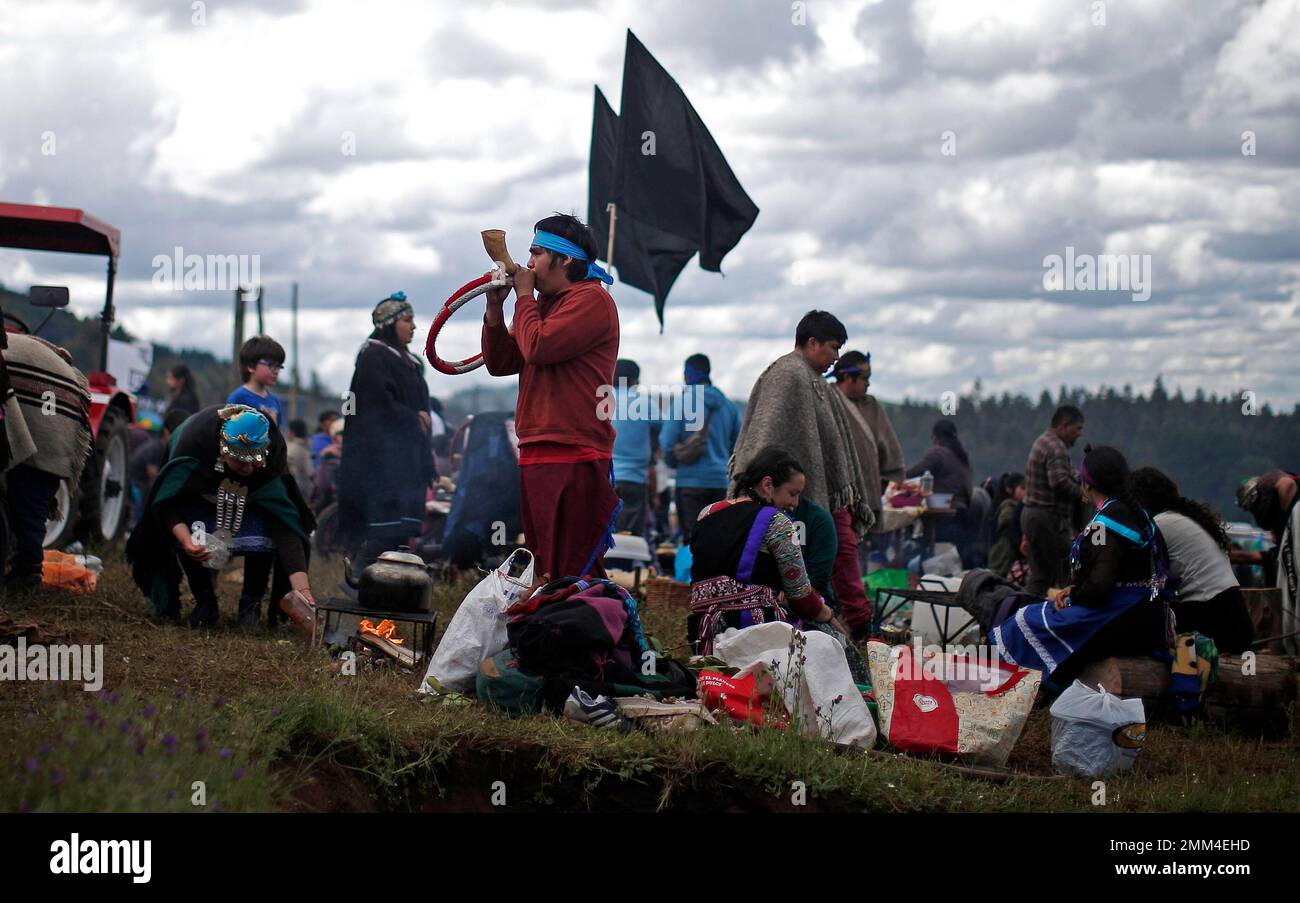 Family and friends of Camilo Catrillanca, a Mapuche indigenous youth ...