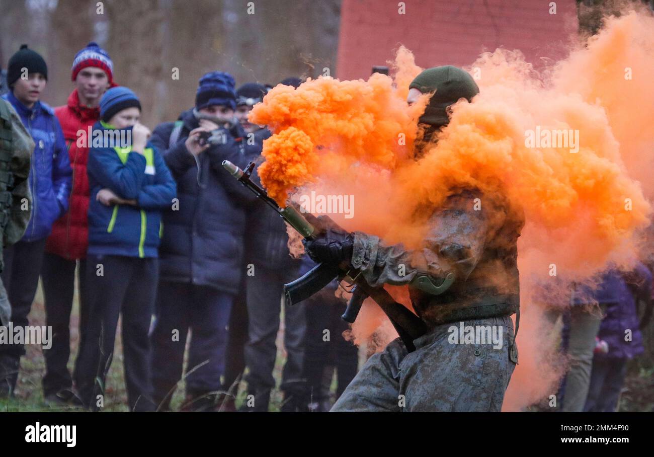 Russian army special forces soldiers demonstrate their skills to the ...