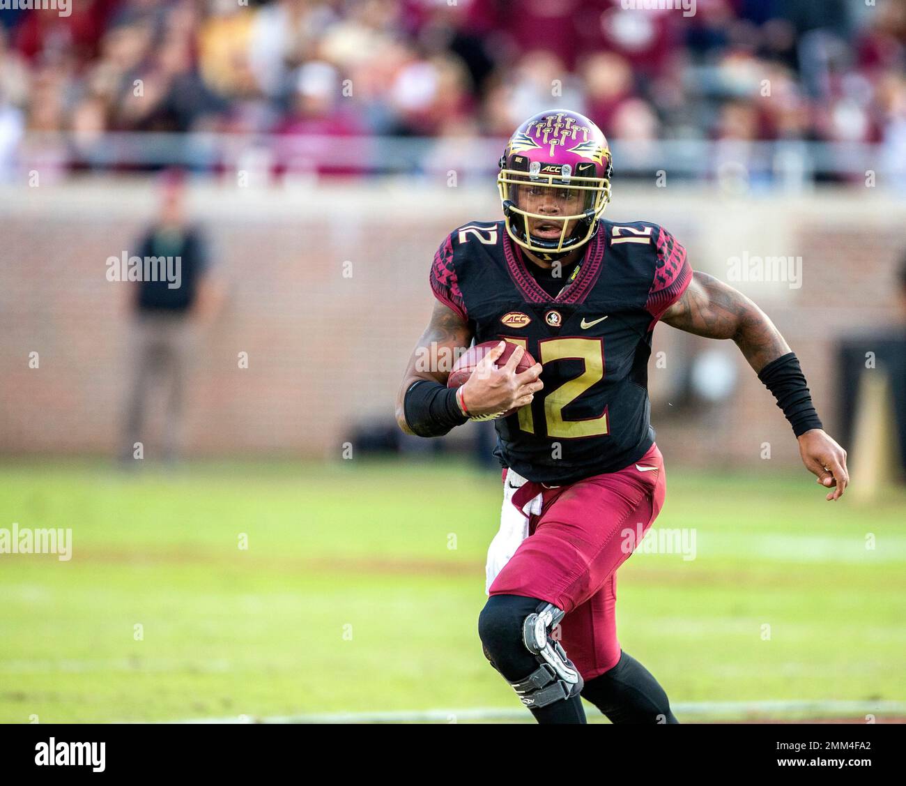 Florida State quarterback Deondre Francois scrambles in the second ...