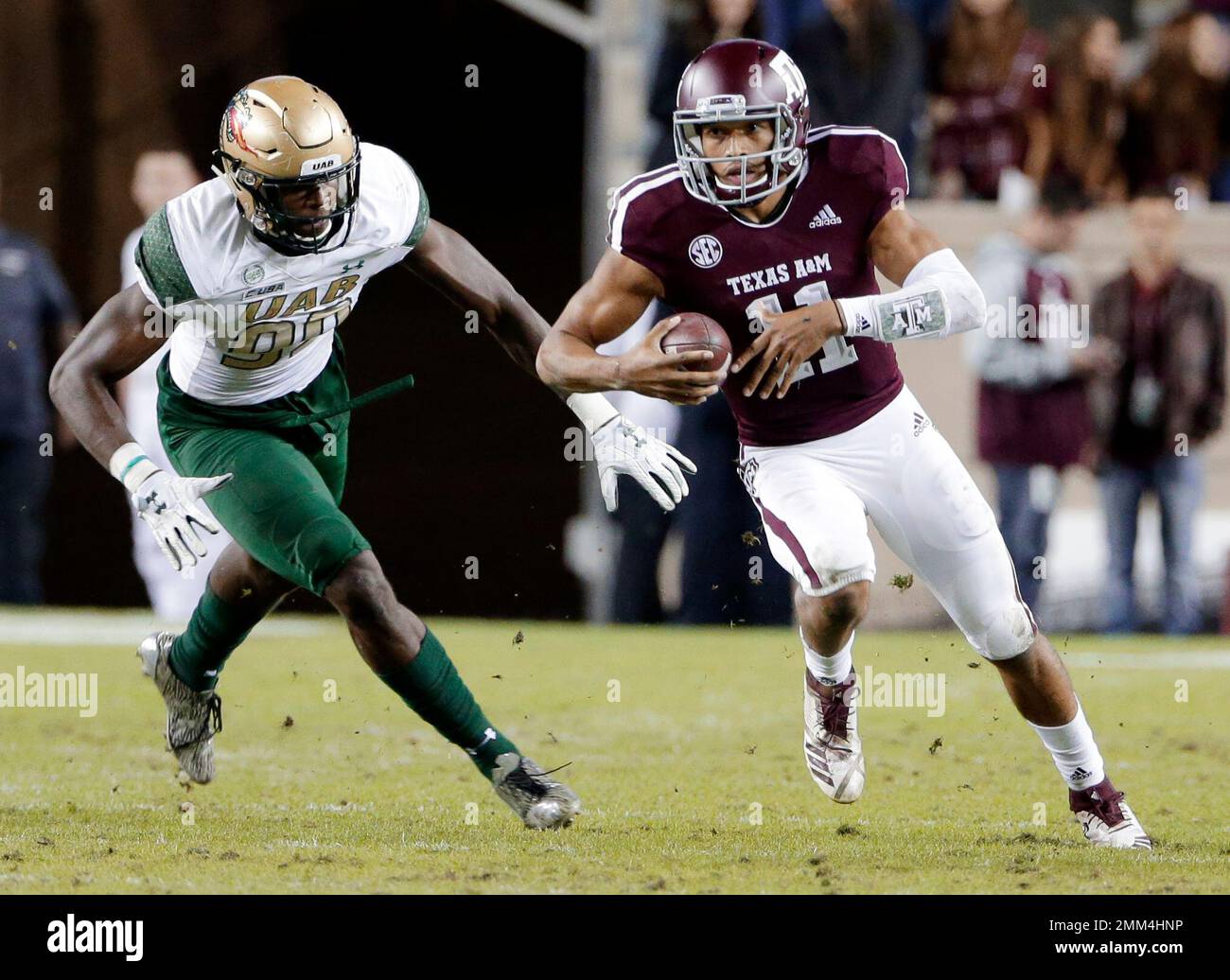 Texas A&M quarterback Kellen Mond (11) keeps the ball as UAB defensive ...
