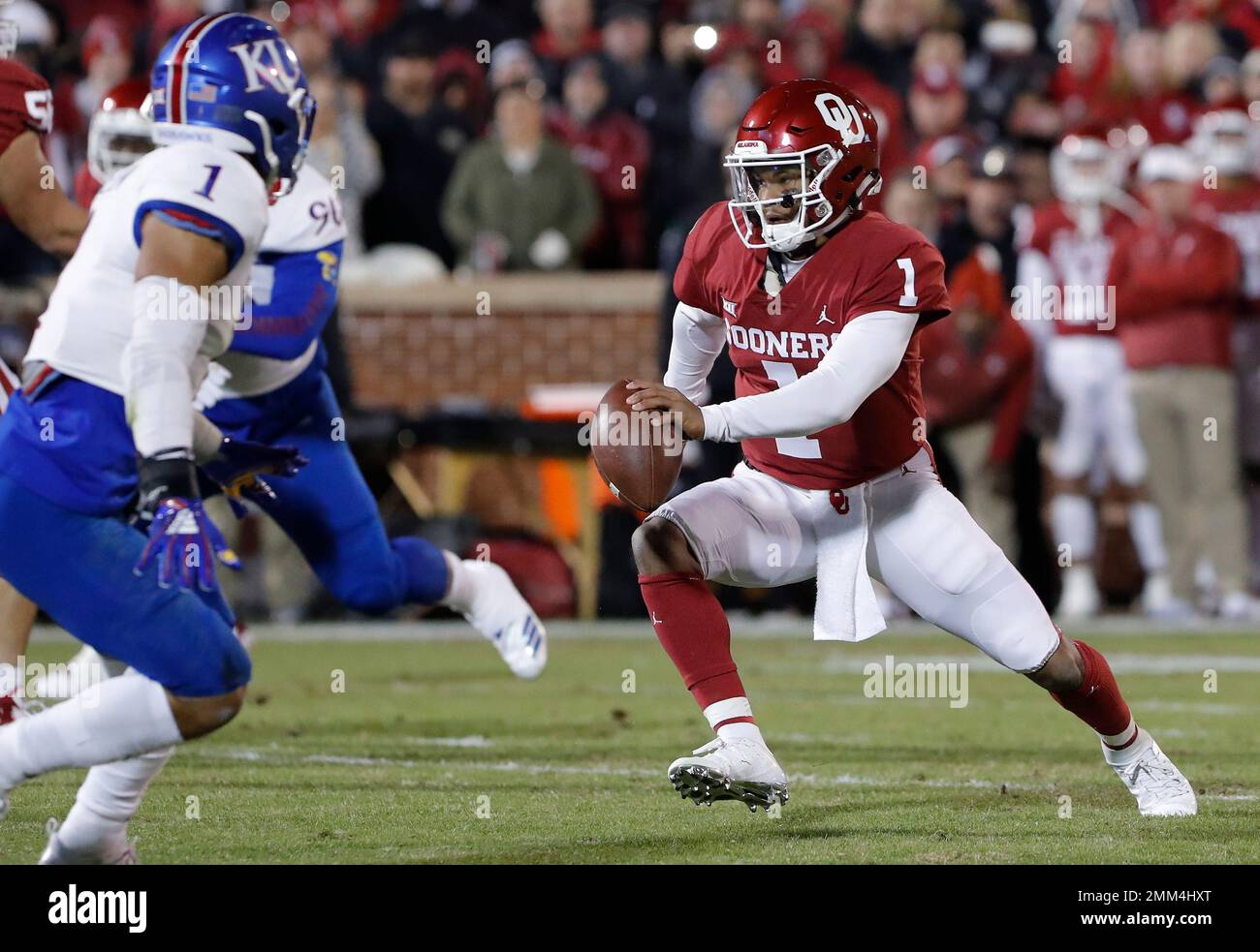 Oklahoma quarterback Kyler Murray (1) scrambles for a first down ...