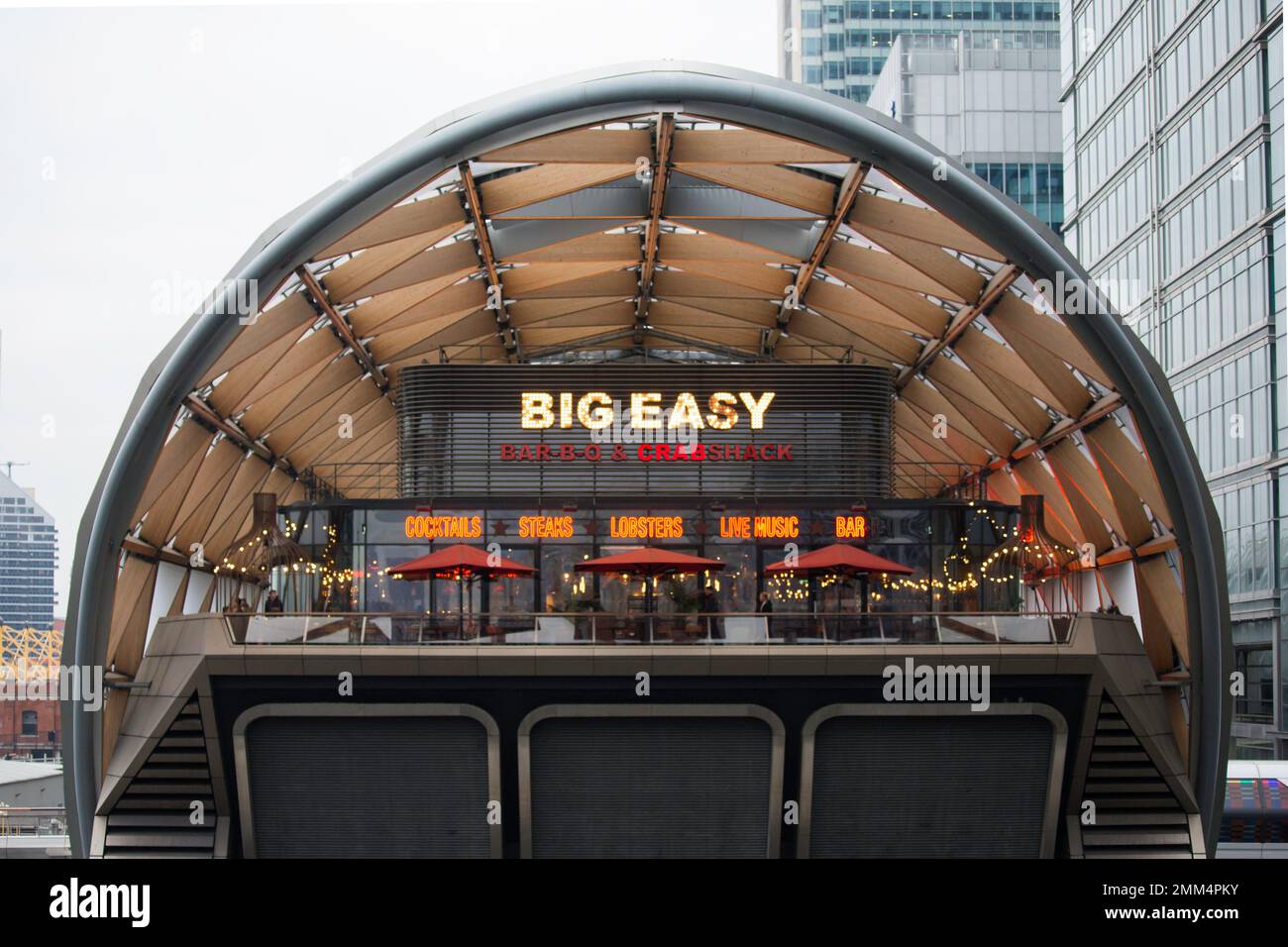 Elizabeth line canary wharf station hi-res stock photography and images ...