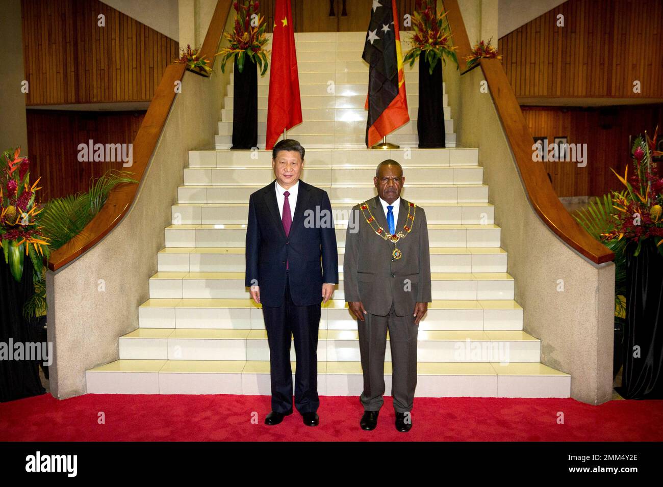 Chinese President Xi Jinping, left, and Papua New Guinea's Governor ...
