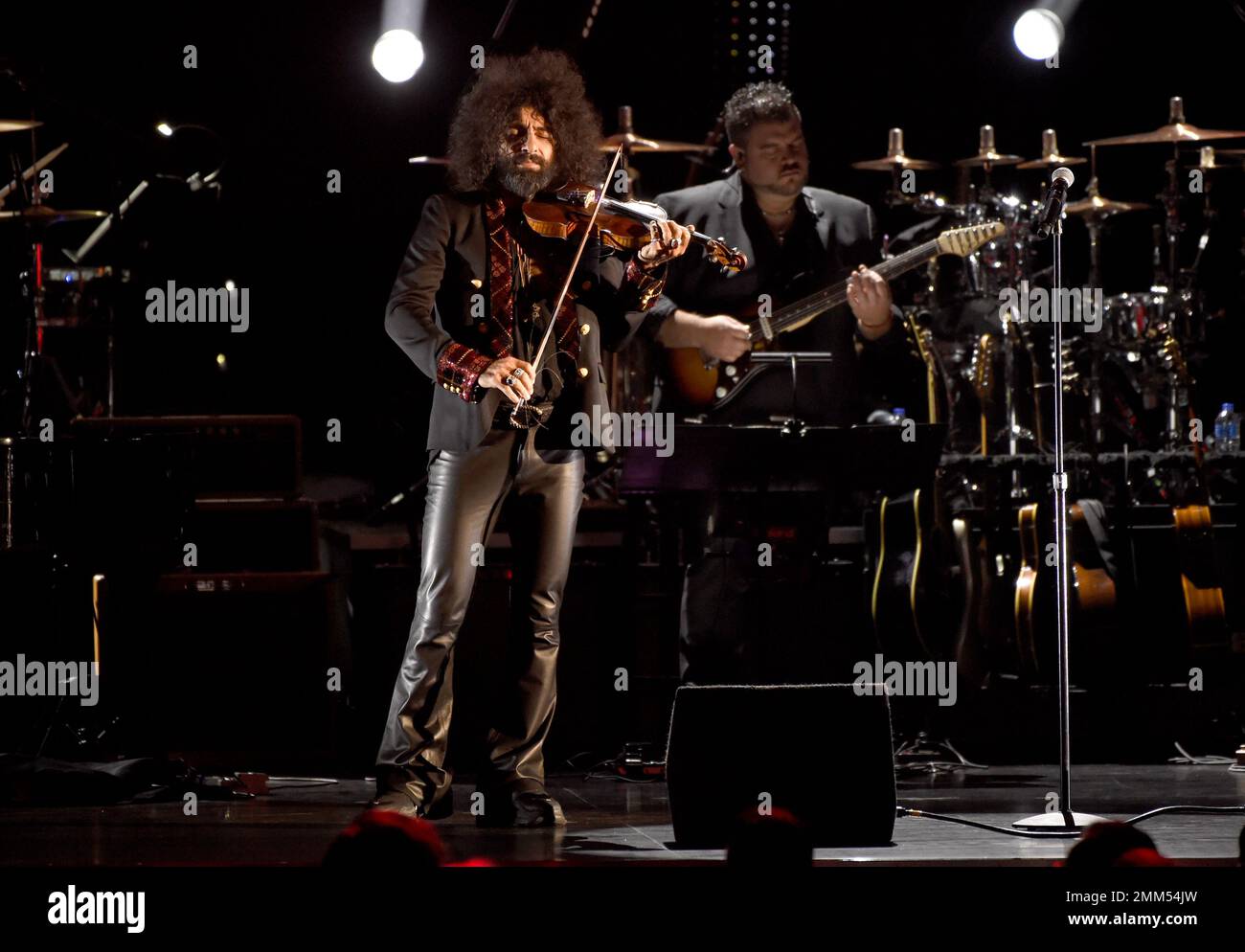 Ara Malikian performs "Adicto A Tu Amor" at the Latin Recording Academy ...