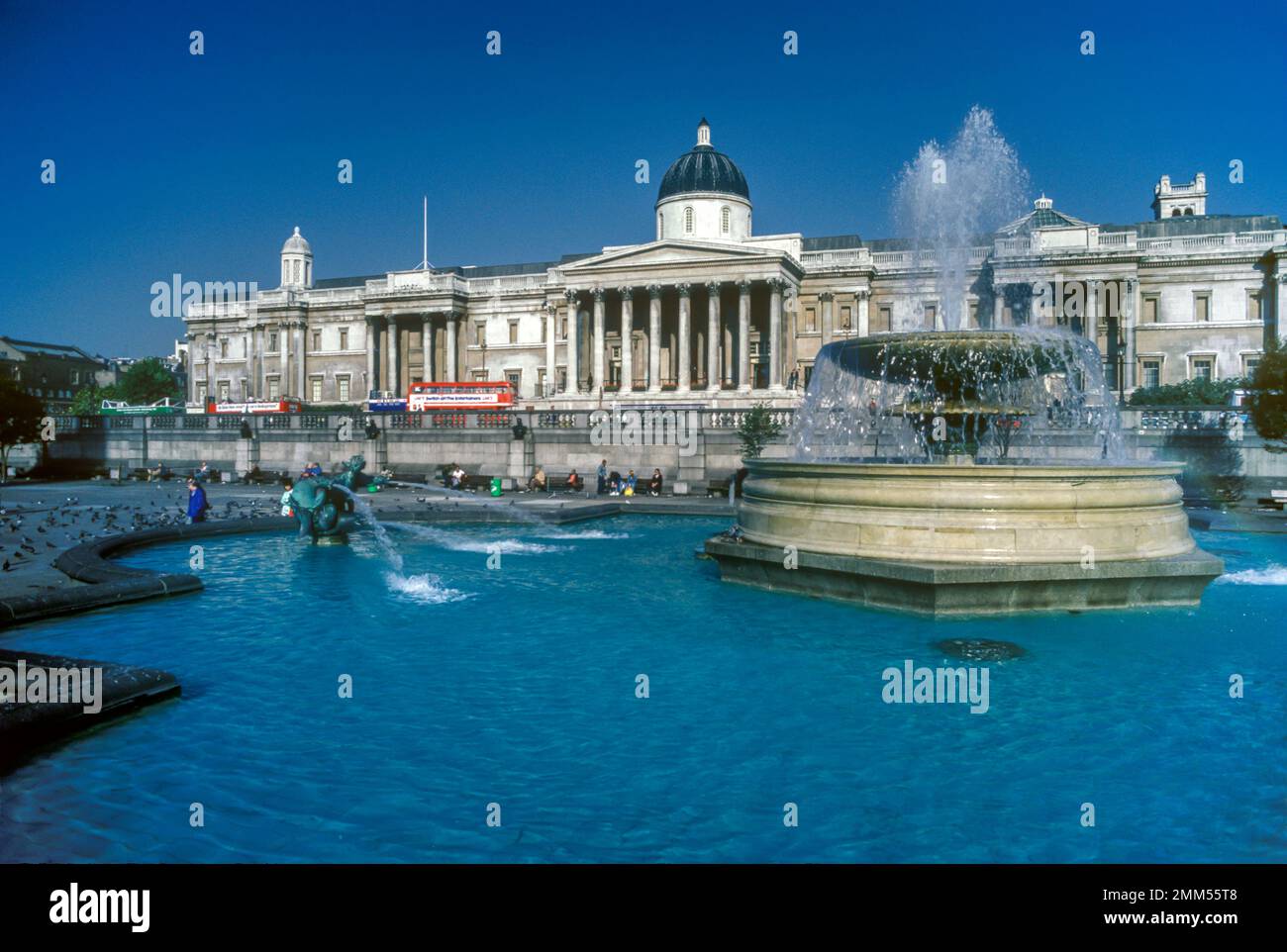 National gallery of art fountains hi-res stock photography and images ...