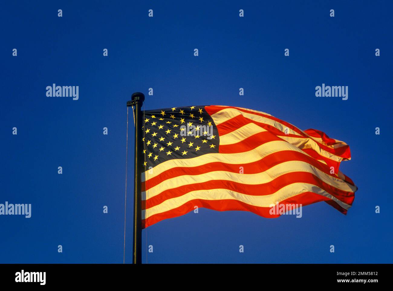 Flying the us flag hi-res stock photography and images - Alamy