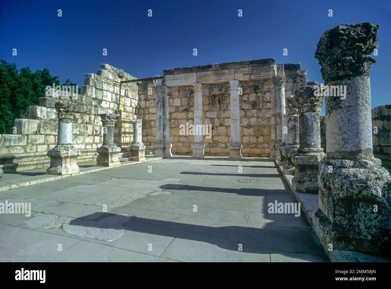 SYNAGOGUE RUINS CAPERNAUM SEA OF GALILEE ISRAEL Stock Photo - Alamy