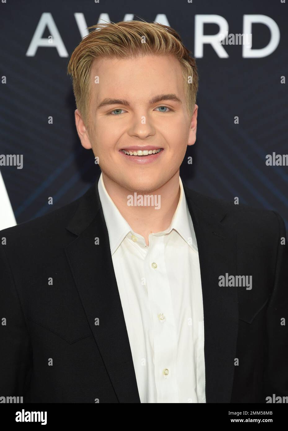 Caleb Lee Hutchinson arrives at the 52nd annual CMA Awards at ...