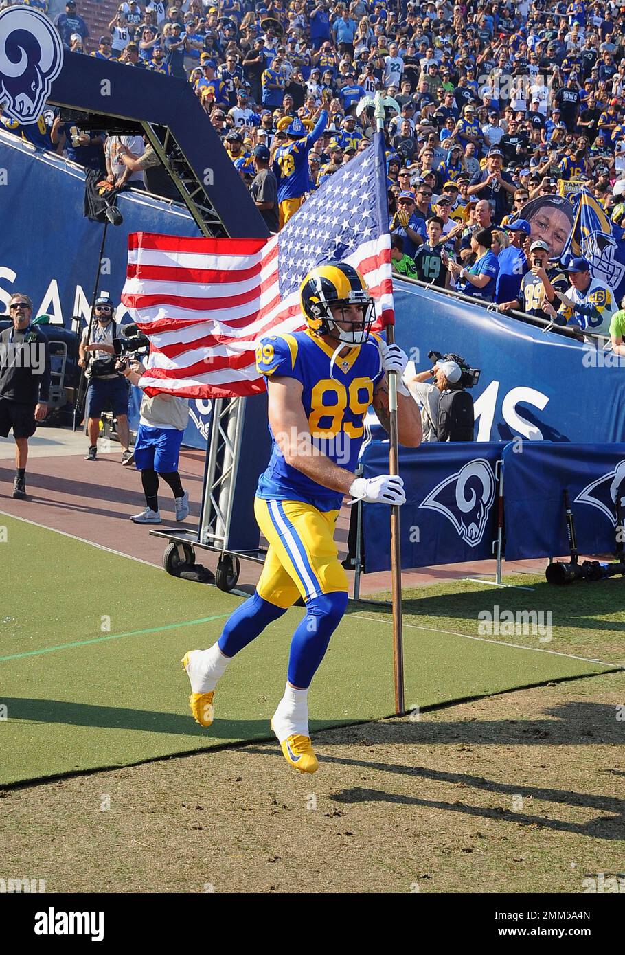 Los Angeles Rams tight end Tyler Higbee (89) heads onto the field with ...