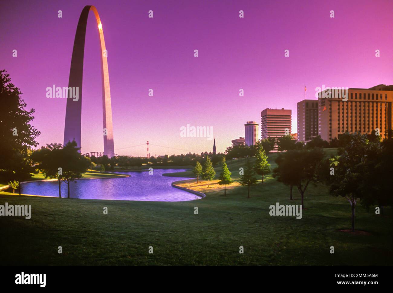 GATEWAY TO THE WEST ARCH (©EERO SAARINEN 1965) JEFFERSON NATIONAL ...