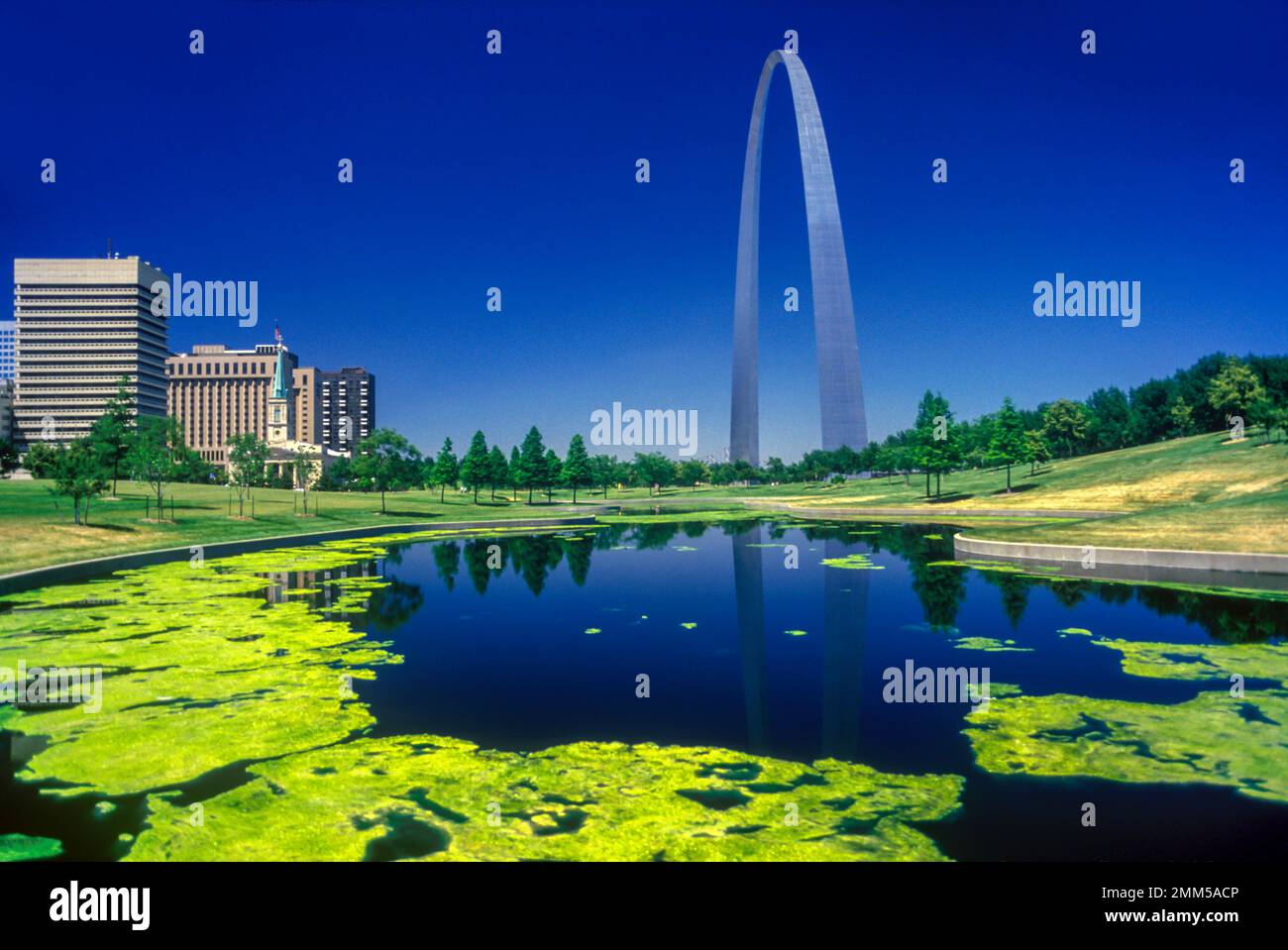 GATEWAY TO THE WEST ARCH (©EERO SAARINEN 1965) JEFFERSON NATIONAL ...