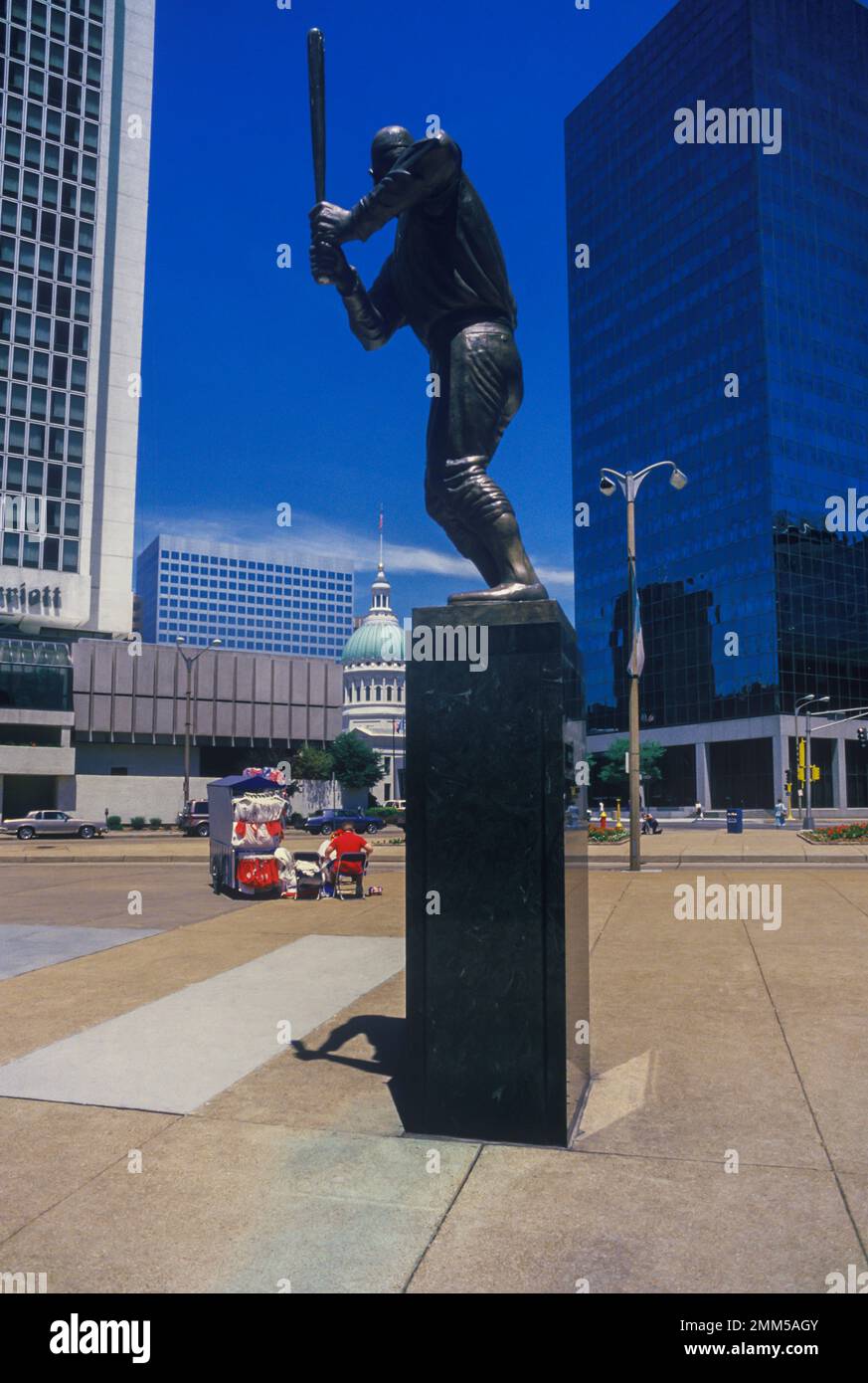 Baseball player statue hi-res stock photography and images - Alamy
