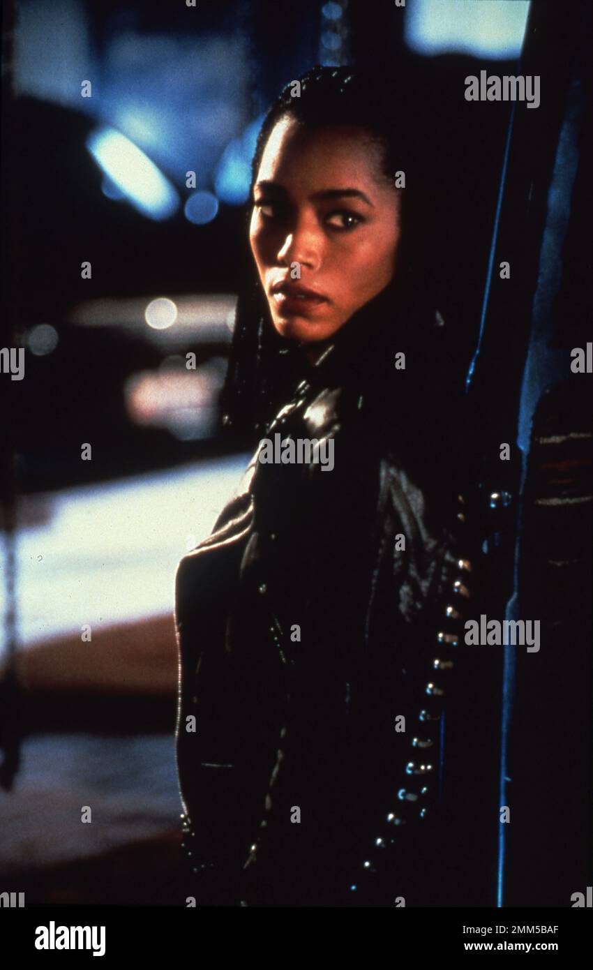 ANGELA BASSETT in STRANGE DAYS 1995 director KATHRYN BIGELOW story ...