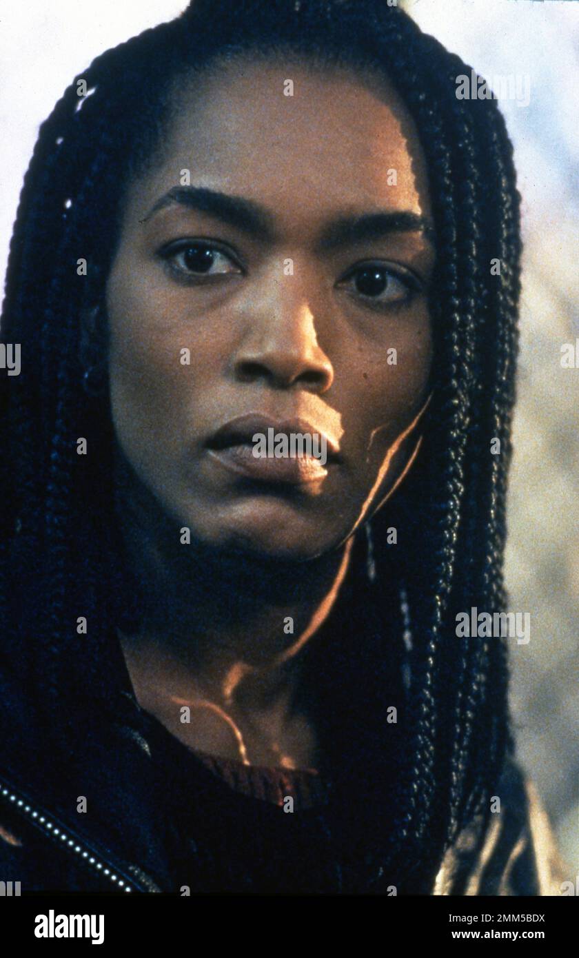 ANGELA BASSETT in STRANGE DAYS 1995 director KATHRYN BIGELOW story ...