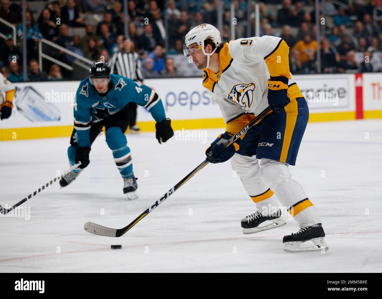 Nashville Predators' Filip Forsberg (9) fires the puck to score against ...