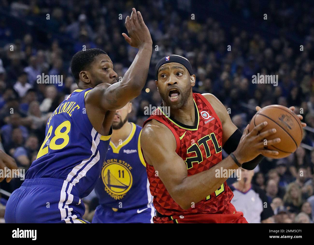 Atlanta Hawks forward Vince Carter, right, drives against Golden State ...
